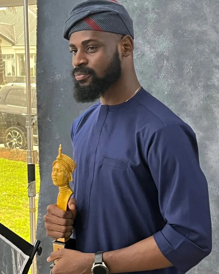 Tunde Onakoya plays and wins 10 concurrent chess matches, raising funds ...